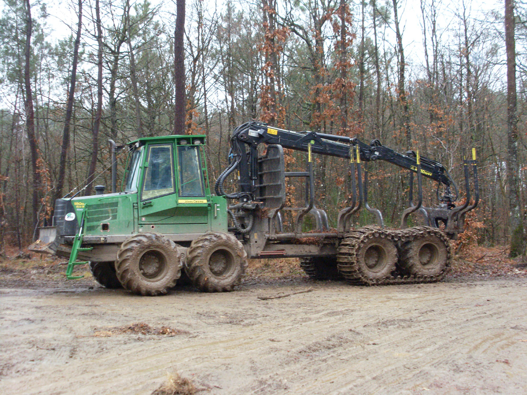 Porteur forestier John Deere 1110D, photographie